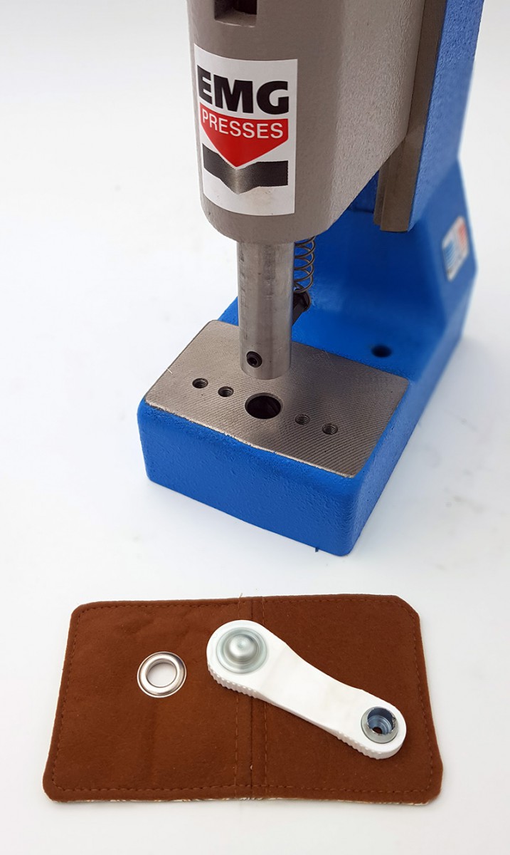 Bench presses for cutting and crimping for leather goods